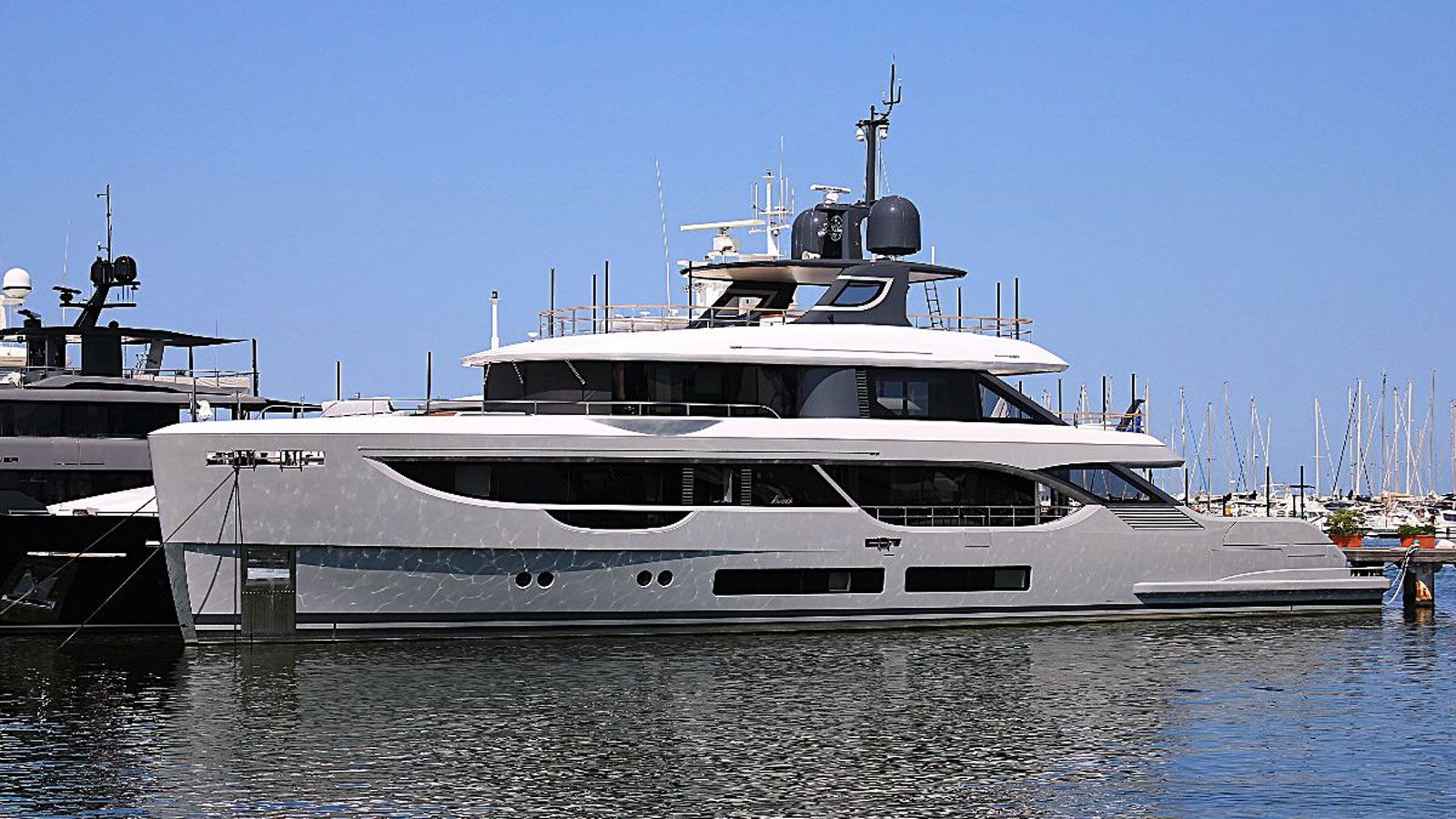 €500k price drop on new Benetti Oasis 34 motor yacht Y